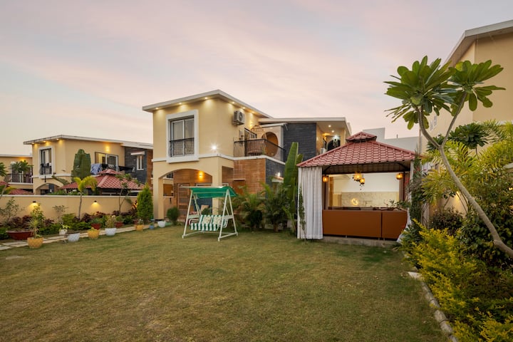 Deepti 3bhk Villa | Projector | Pool By Homeyhuts - Udaipur