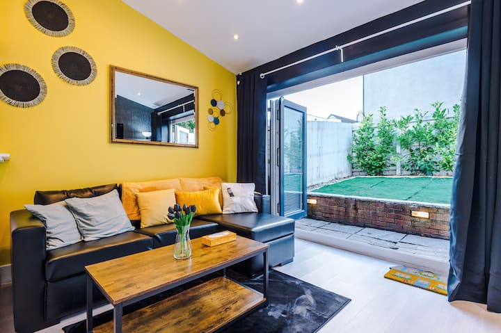 Salford 4 Bed House | Sleeps 7 | Free Parking - Bolton