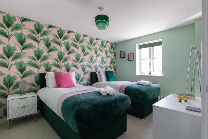Spacious Comfortable House Near Stansted Airport! - London Stansted Airport (STN)