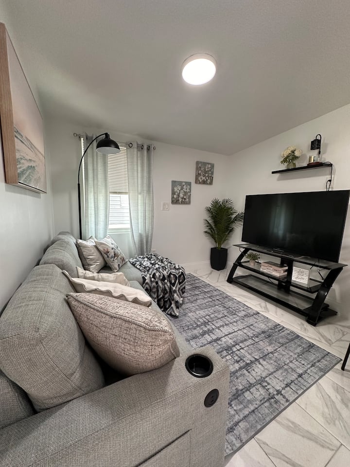 Charming 1br Getaway | Relaxing & Comfortable - バハマ