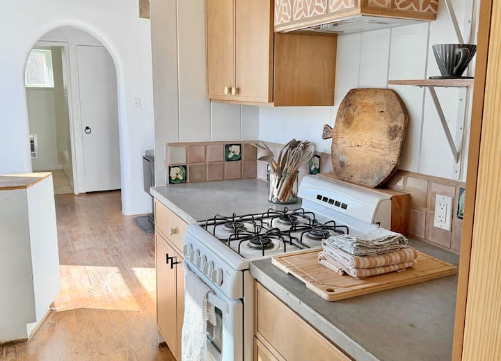 Charming 2bd 2bth Walk To Town - Taos, NM