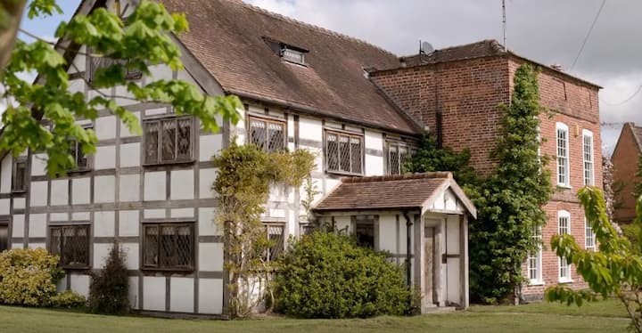 The Manor House: Elegant Living In Eardisland. - Leominster