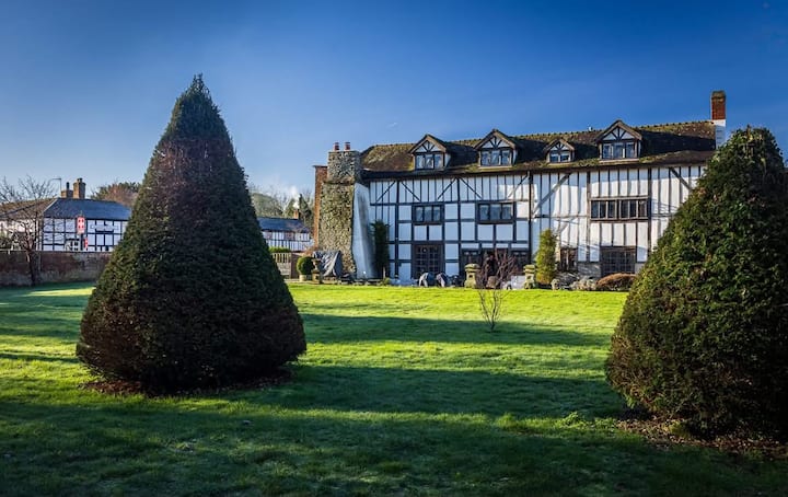 The Manor House: Elegant Living In Eardisland. - Leominster