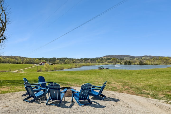 Circle C Cabin | Pond · Trails · Fire Pit · Kayaks - United States