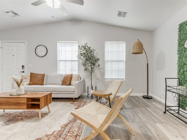 Oak & Elm | 2br King & Queen | Edmond, Ok - Edmond, OK