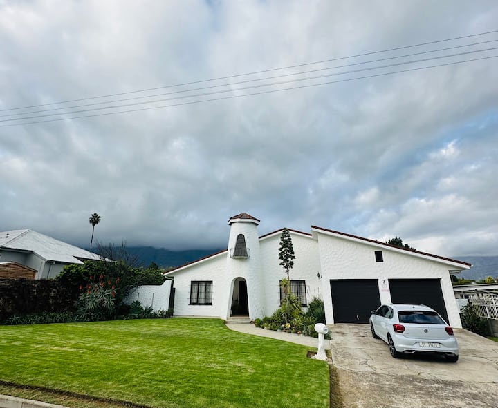 Perfect Family Stay On Vrede Street | Safe & Cozy - Wolseley