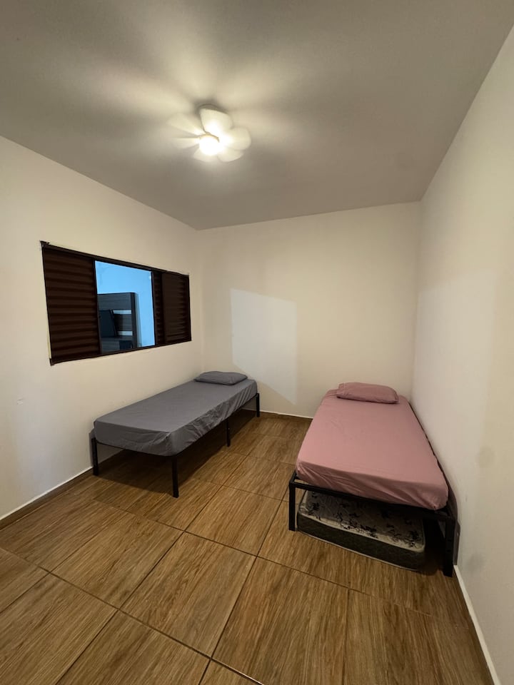Casa Espaçosa Com 3 Quartos | ÓTima Localização - Londrina