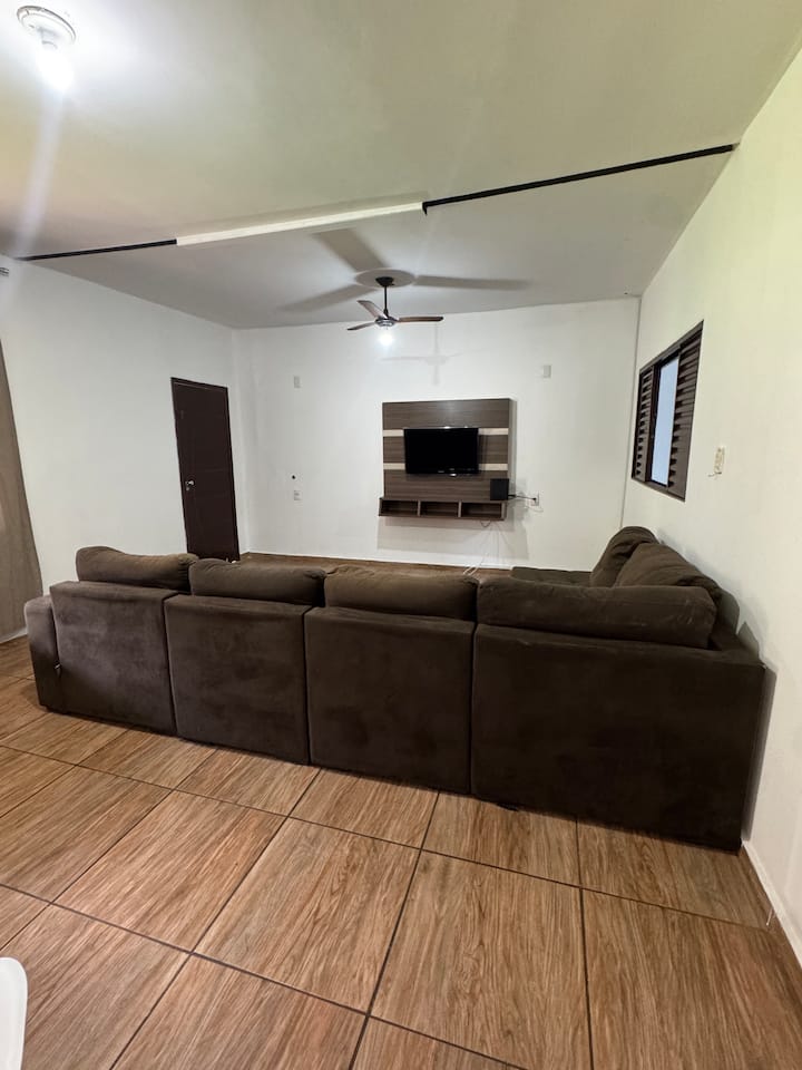 Casa Espaçosa Com 3 Quartos | ÓTima Localização - Londrina