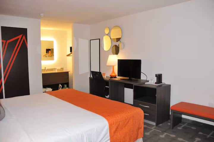 King Room | Howard Johnson Florence | Near I-95 - Darlington, SC