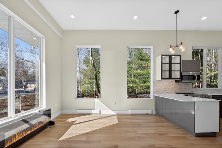 2br Suite With Full Bath In Quiet Location - Fredericton