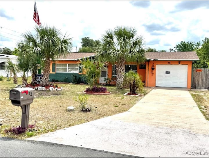 The Bird House - Beverly Hills, FL