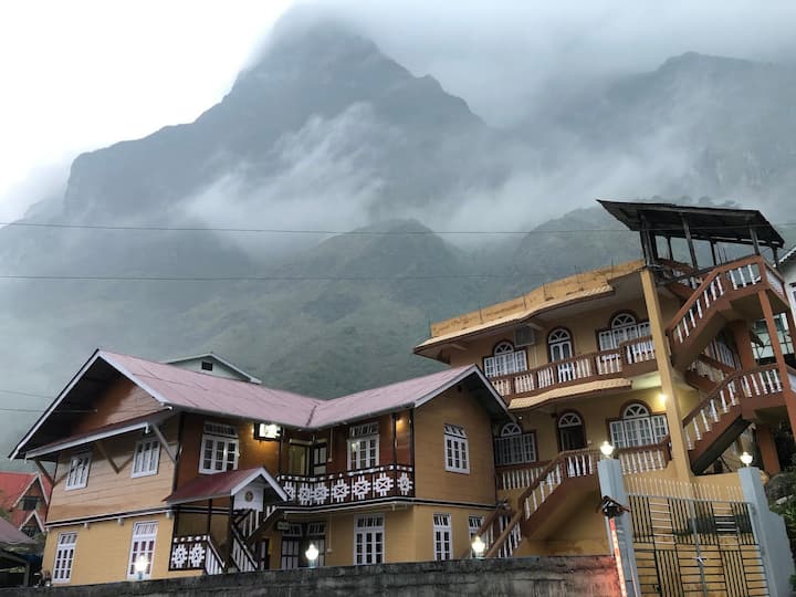 Best View Homestay W/ Local Food & Bonfire, Sikkim - Lachung