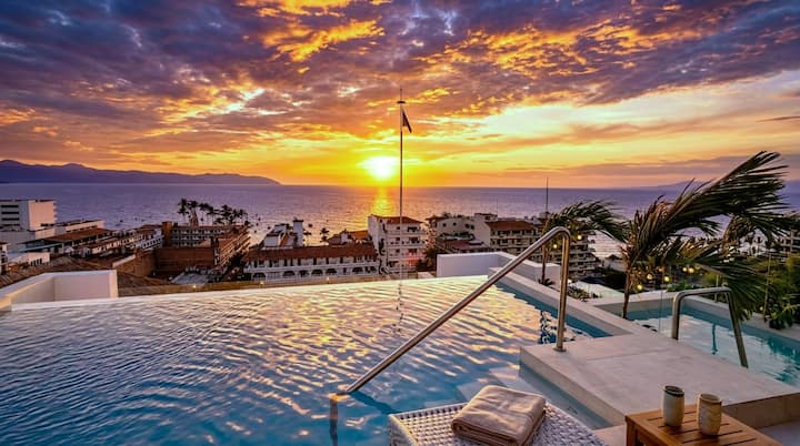 Zona Romántica, Rooftop Pool, Beach, Nightlife - Puerto Vallarta