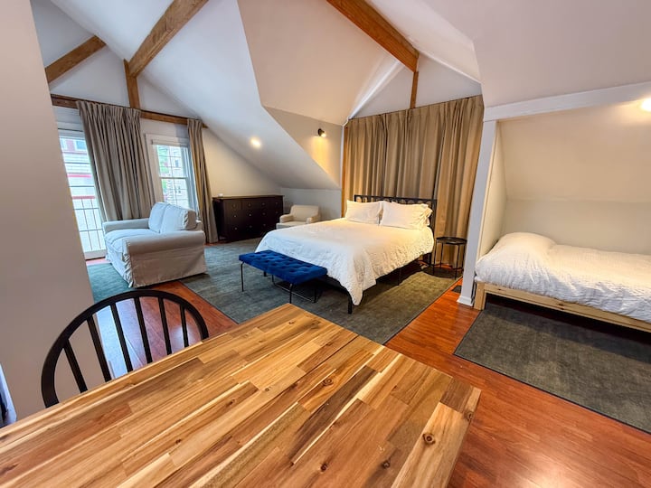 Sunny Historic Loft · Two Minutes To Streetcar - Kansas City