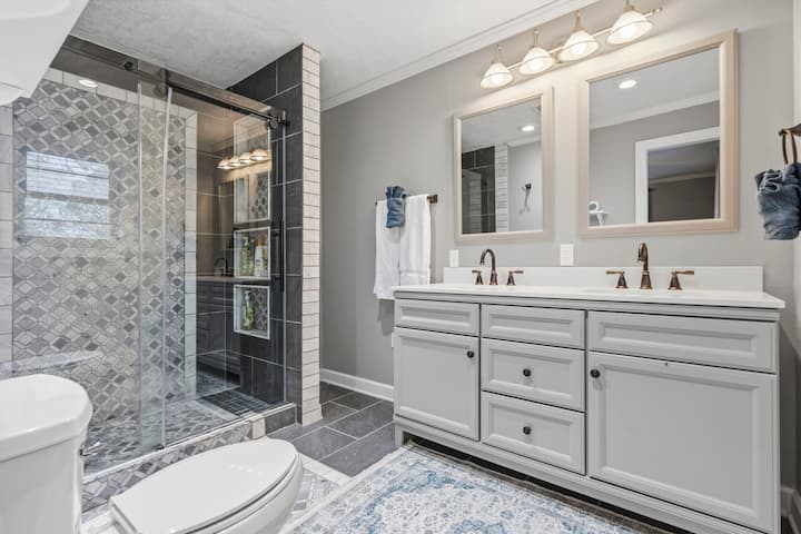 Stylish Home Coffee Food Nearby Pets Allowed - Belton, MO