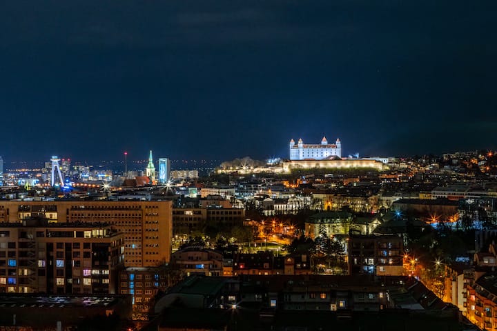 Adm - Première Sky Apartment - Free Parking Garage - Bratislava