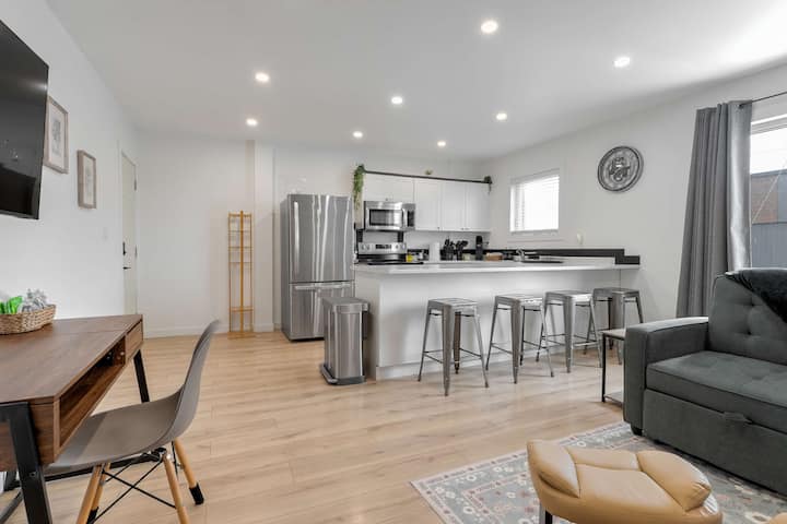 Spacious Downtown 1 Bdrm - Walking Distance - Greater Sudbury