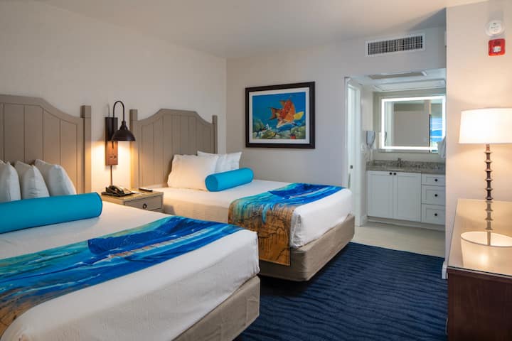 St. Pete Beach Stay + Restaurants, Pools & Spa - St. Pete Beach, FL