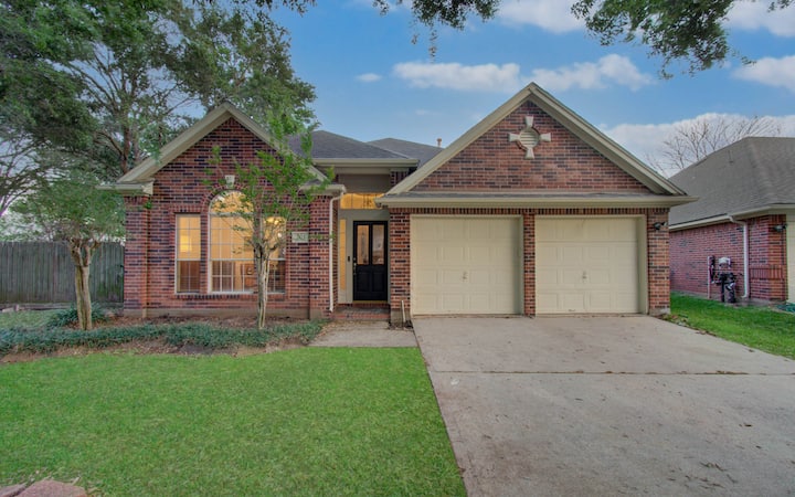 Family-friendly 4br W/ Big Yard & Spacious Patio - Misuri