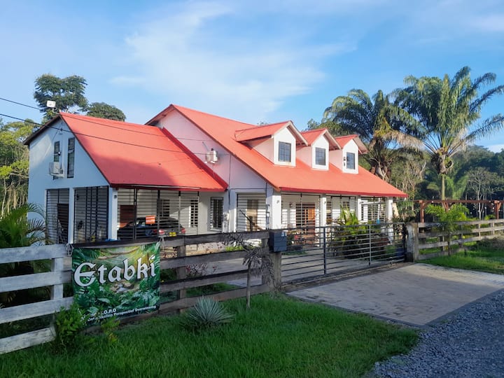 Nature Retreat With Pool In Klaaskreek Etabki - Suriname