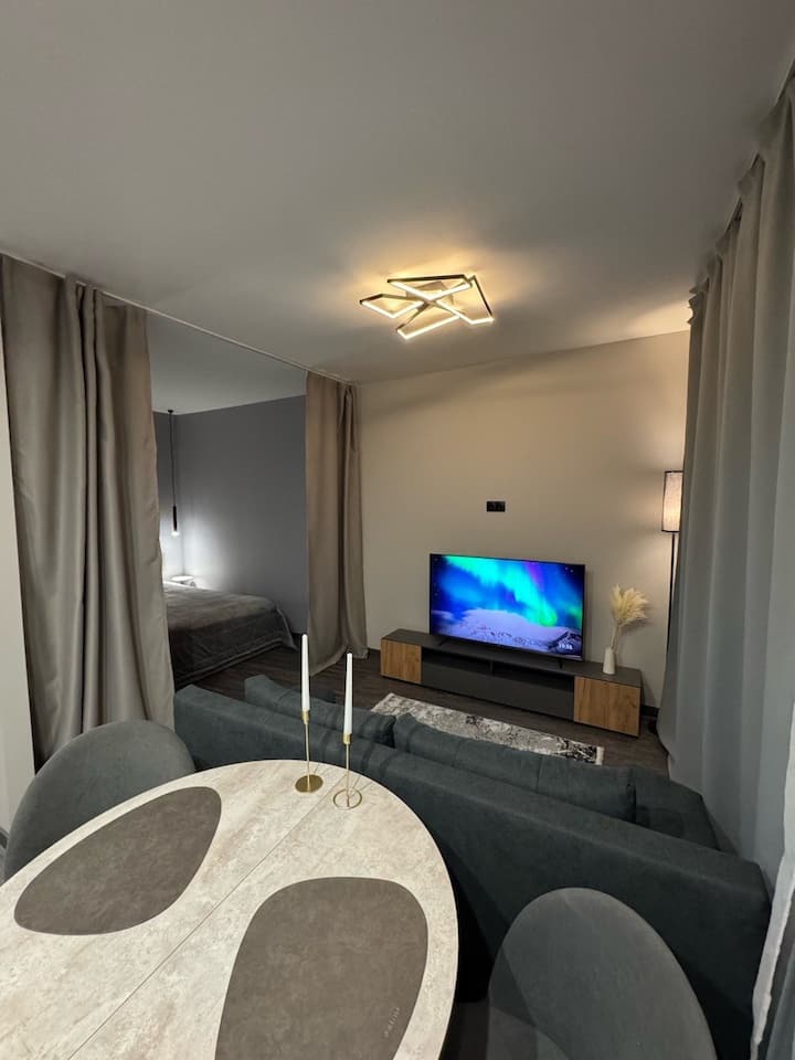 Charming 1br Flat + Sofa Area - Selby