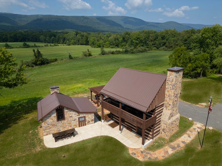 Historic 1774 Colonial Log Cabin - Cowans Gap State Park, Fort Loudon