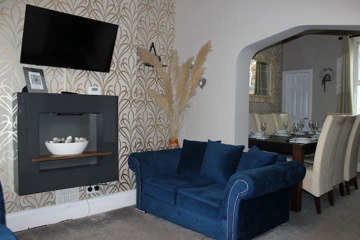 The Trafalgar Sleeps 7 Town Centre House - Scarborough
