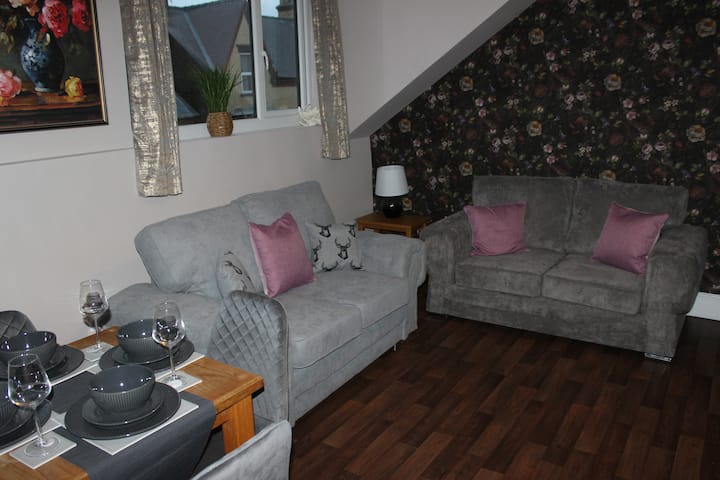 Blackburn Heights Sleeps 4 Family Apartment - Flamborough