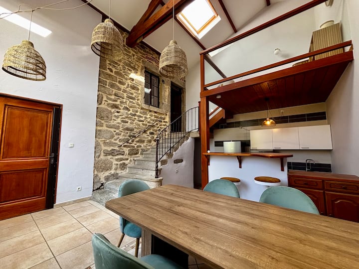 Le Gîte Des Pierres -Nature•2ch•parking Privé•wifi - Parc de Courzieu