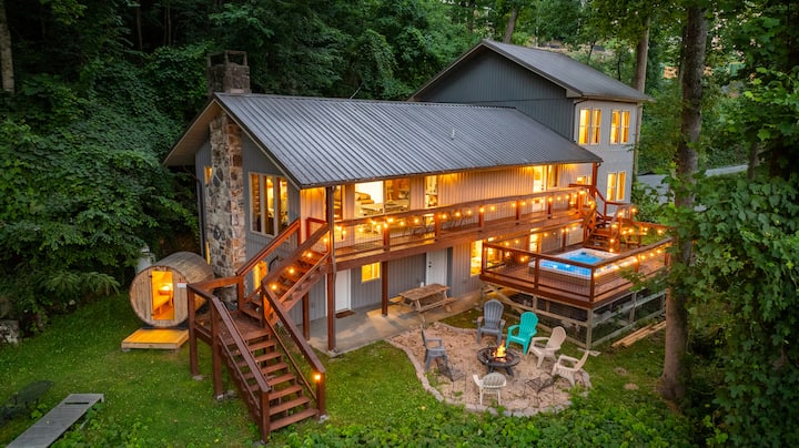 The Hoosier | 7br Smokymtn Cabin W/swimspa & Views - Gatlinburg, TN