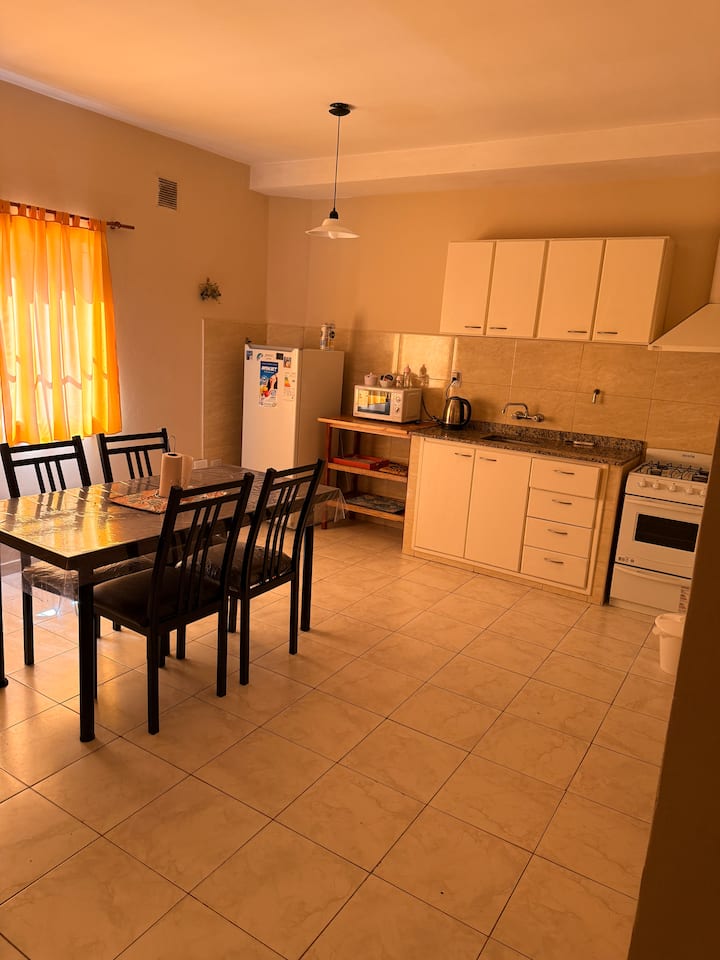 Depto. 2 Hab. En Pb. Con Cochera Propia Y Wifi - Tunuyán