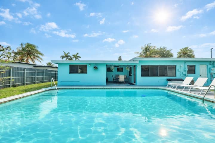 Florida Summer At Tiffany's Pool By Cruise Port - Fort Lauderdale
