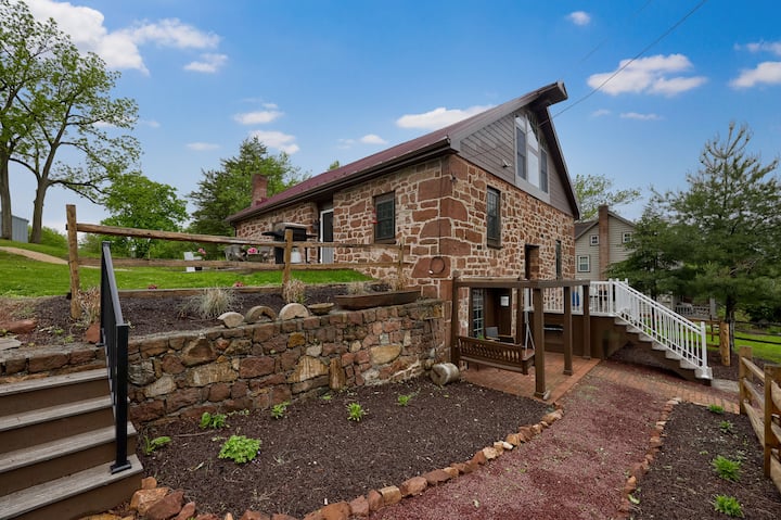 Historic Mill House W Hot Tub And Fishing Pond - Denver, PA