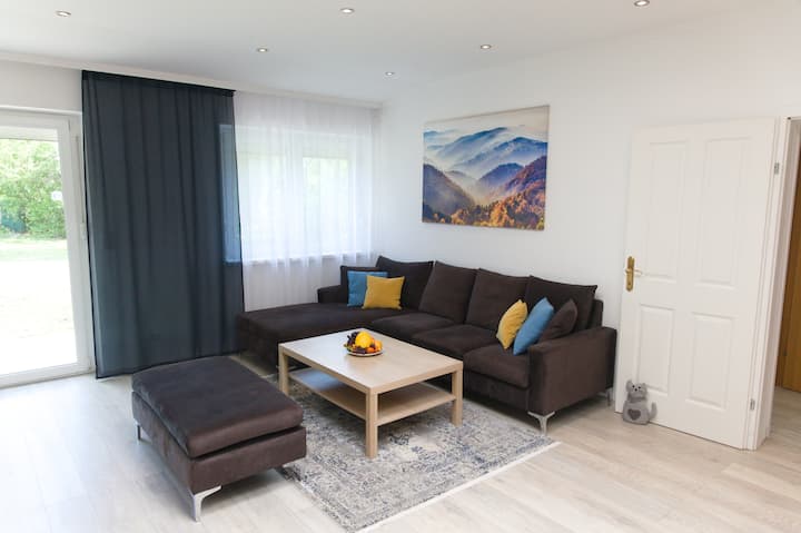 Family Bungalow With 800 M² Private Garden - Wien