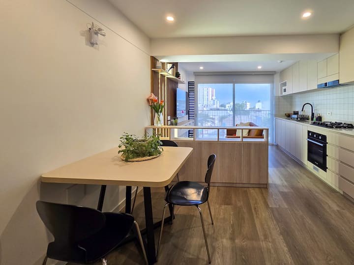 Modern Apt W/balcony Near Malecon & Metropolitano - Peru