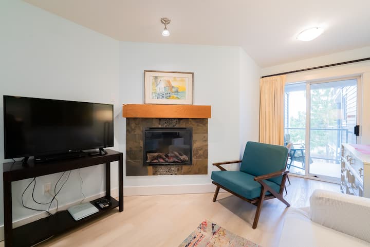 Waterfront Studio Condo - Parksville