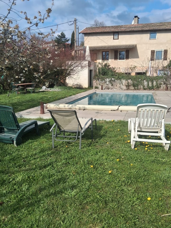 Chaleureuse Maison Avec Piscine Dans Le Beaujolais - Tarare