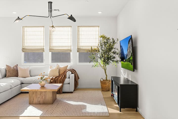 Cozy Designer Henderson Home | Wfh + Fully Stocked - ヘンダーソン, NV