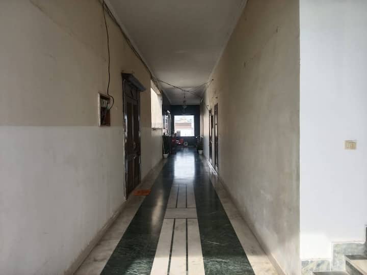 If U Want A Peaceful Park Facing Place U Can Come - Moradabad