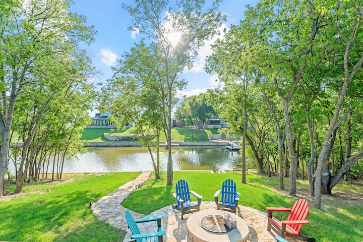 Lakefront! Hot Tub, Fire Pit, Kayaks, Foosball - Granbury, TX