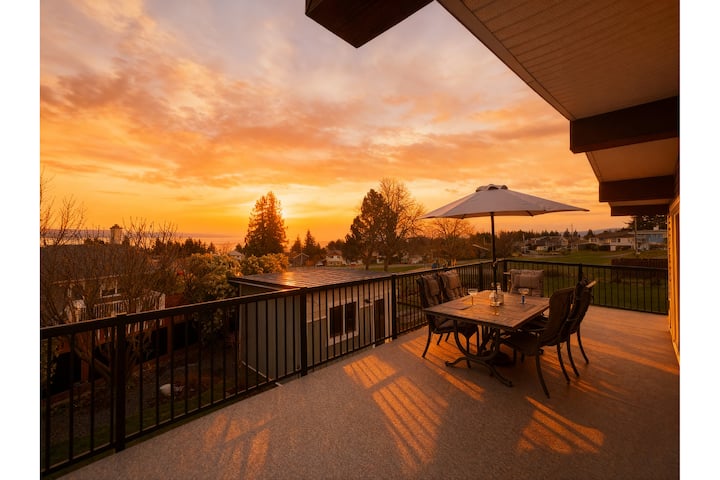 Seaview Suite · Sunrise Deck, Bbq, Firepit & 3-bed - Campbell River
