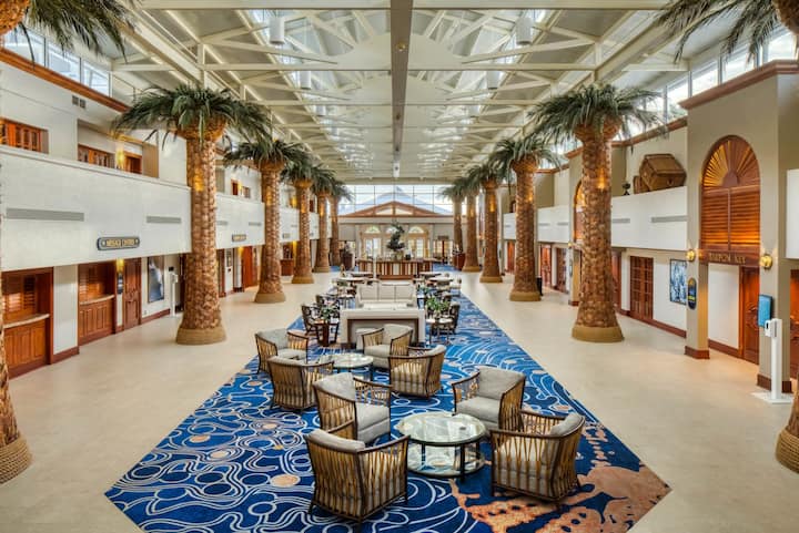 St. Pete Beach Access + Restaurants, Pools & Spa - St. Pete Beach, FL