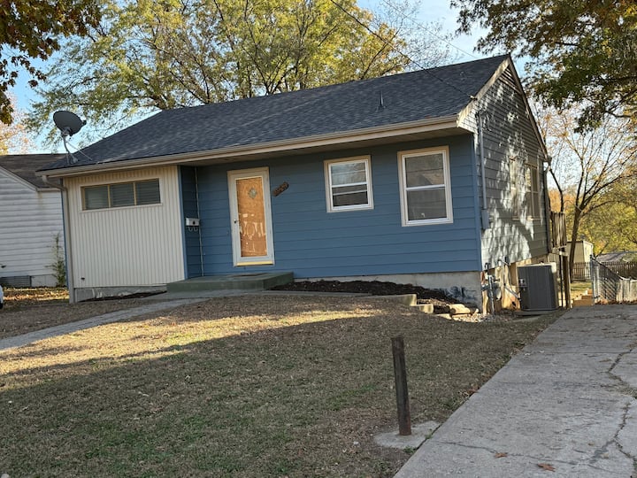 Less Than 5 Miles From World Cup Venue. New - Independence, MO