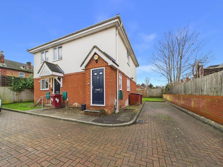 Reading’s Best Location: Stylish 2-bed Maisonette - Henley-on-Thames