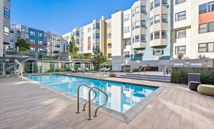 Studio Apartment In Luxury Sf Building - Usa