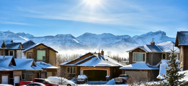 Modern Luxury Home Near Banff & Calgary Views - 科克倫