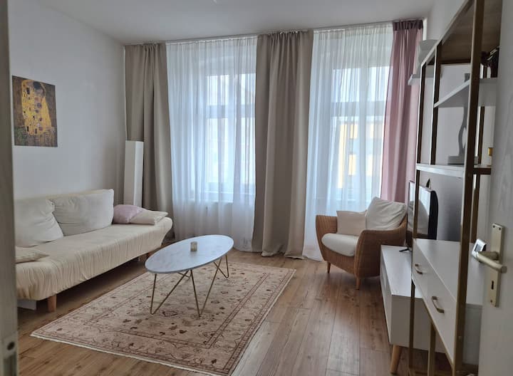 Vollmöblierte, Helle 2-zi. Wohnung Im Stadtzentrum - Dessau