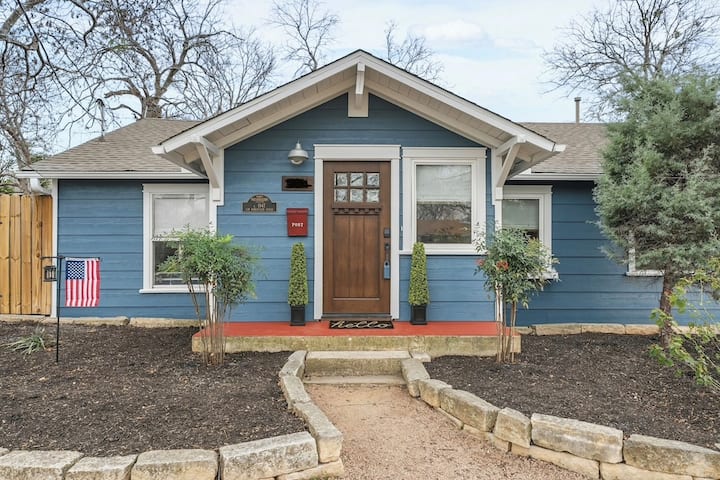 Updated Historical Home - Walk To The Square - Georgetown, TX