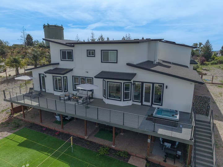 Sonoma Luxe: Hot Tub | Views | Game Room | Theater - Santa Rosa