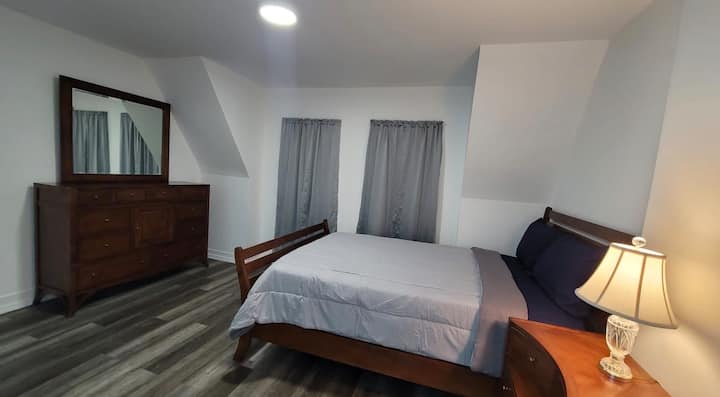 Large Room With A Walk In Closet In Reading. - Reading, PA